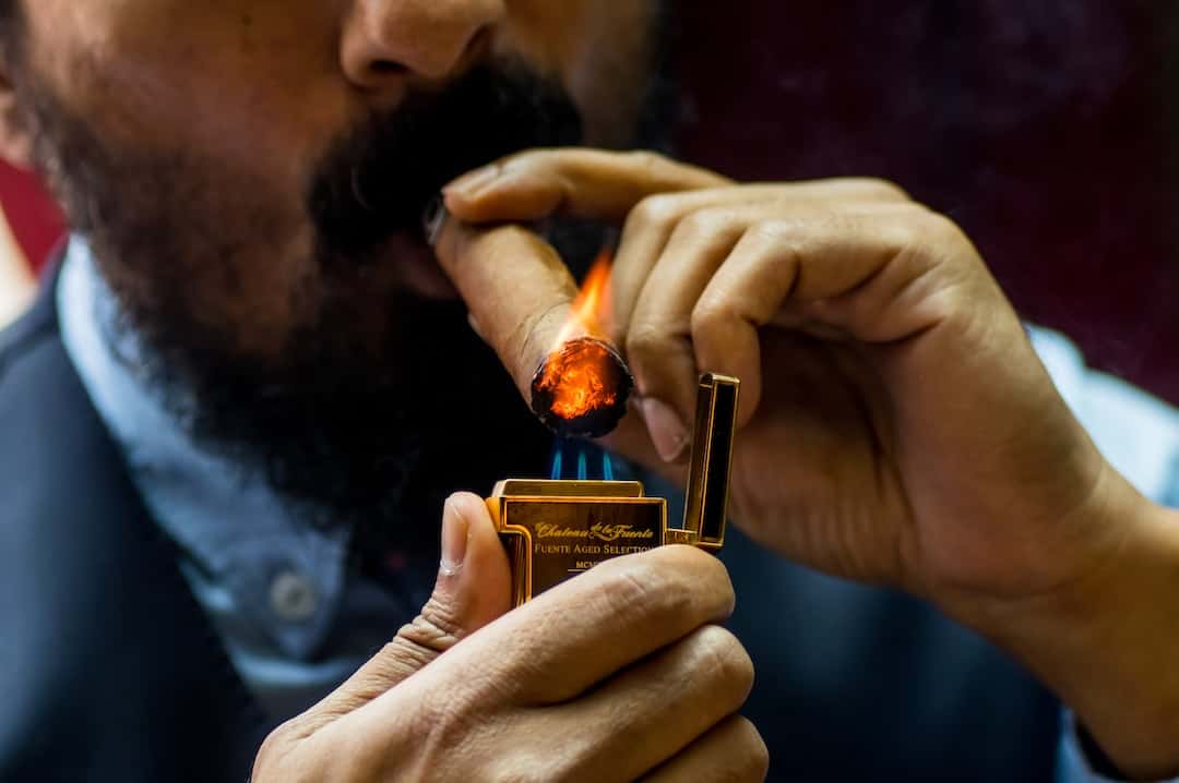 How to Cut and Light a Cigar - A Comprehensive Guide to Mastering the ...